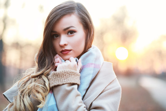 "Upper Half" Bilder – Durchsuchen 2,771 Archivfotos, Vektorgrafiken und ...