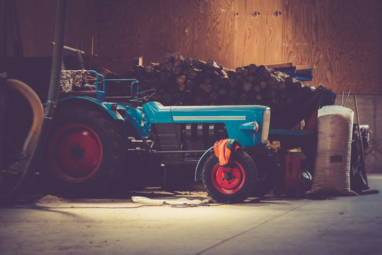 Obrázky Traktor – procházejte fotografie, vektory a videa 512,919 ...