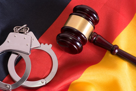 Strafrecht Bilder – Durchsuchen 8,228 Archivfotos, Vektorgrafiken und ...