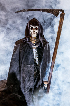 Sensenmann bilder – Bläddra bland 535 stockfoton, vektorer och videor ...