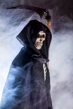 Sensenmann bilder – Bläddra bland 535 stockfoton, vektorer och videor ...