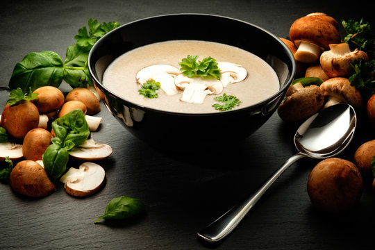 Pilzcremesuppe-Bilder: Stock-Fotos & -Videos. | Adobe Stock
