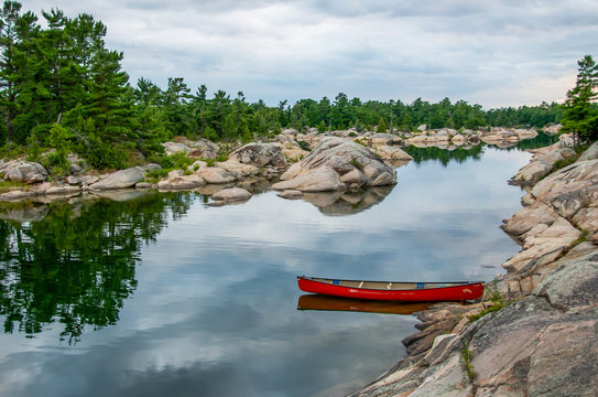 Red Canoe"」の写真素材 | 223件の無料イラスト画像 | Adobe Stock