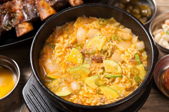 Ramyon bilder – Bläddra bland 2,405 stockfoton, vektorer och videor ...