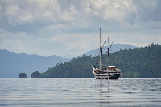 Pinisi Bilder – Durchsuchen 660 Archivfotos, Vektorgrafiken und Videos ...