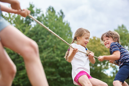 "An Einem Strang Ziehen" Images – Browse 155 Stock Photos, Vectors, and ...