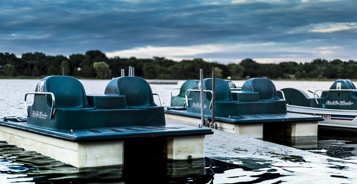 "Paddle Boats" Bilder – Durchsuchen 574 Archivfotos, Vektorgrafiken und ...