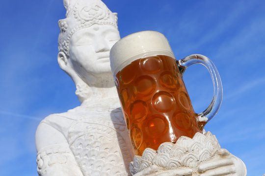 Masskrug Bilder – Durchsuchen 6,658 Archivfotos, Vektorgrafiken und ...