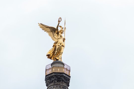 รูปภาพGoldelse – เลือกดูภาพถ่ายสต็อก เวกเตอร์ และวิดีโอ932 | Adobe Stock