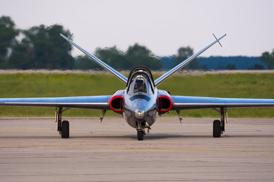 V-Tail Bilder – Durchsuchen 49 Archivfotos, Vektorgrafiken und Videos ...