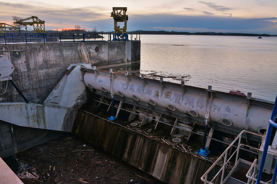 Gerinne Bilder – Durchsuchen 44,511 Archivfotos, Vektorgrafiken und ...