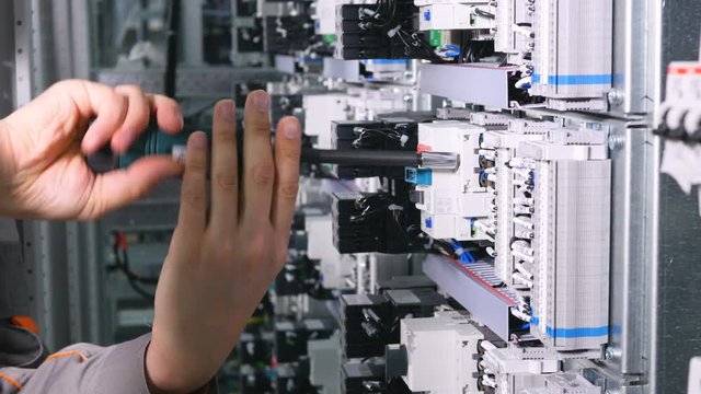 Imágenes de "Electrical Works": descubre bancos de fotos, ilustraciones ...