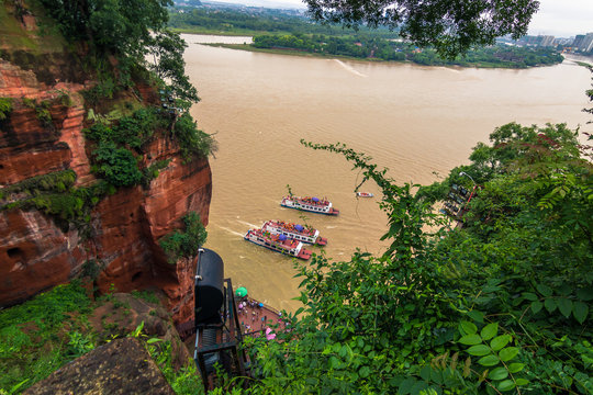 Leshan Giant Buddha"」の写真素材 | 478件の無料イラスト画像 | Adobe Stock