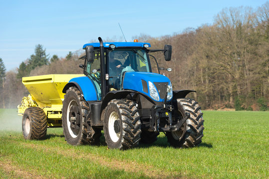 Traktor Images – Browse 18,675 Stock Photos, Vectors, and Video | Adobe ...