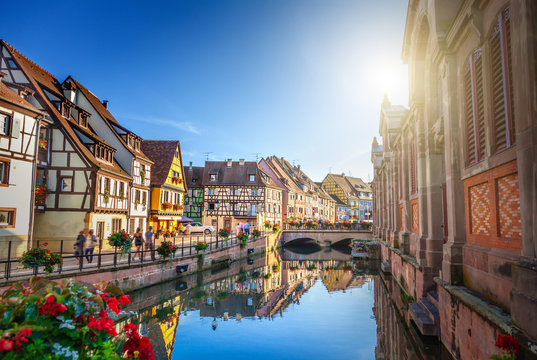 รูปภาพColmar – เลือกดูภาพถ่ายสต็อก เวกเตอร์ และวิดีโอ17,171 | Adobe Stock
