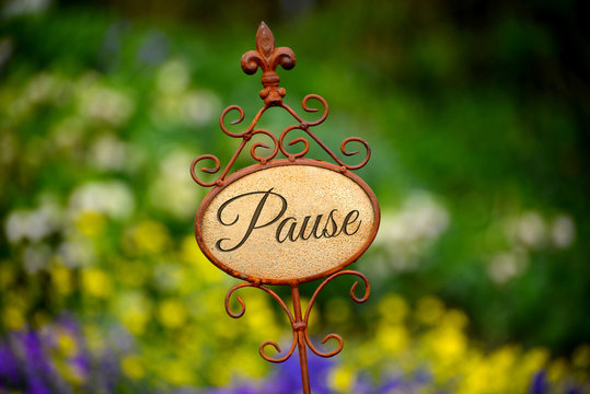 Pausenschild Bilder – Durchsuchen 21,531 Archivfotos, Vektorgrafiken ...