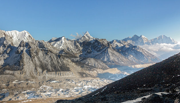 「Chumbu」の写真素材 | 225件の無料イラスト画像 | Adobe Stock