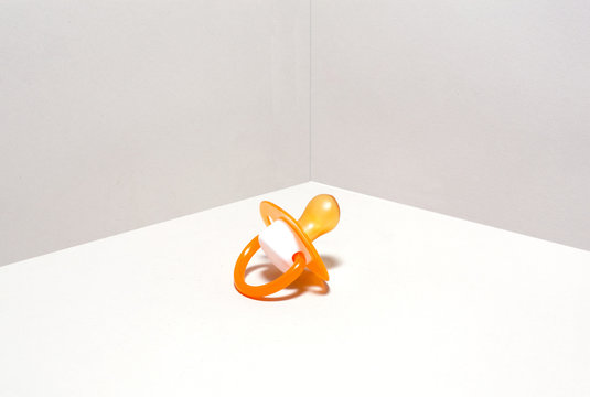 Pacifier White Background-Bilder: Stock-Fotos & -Videos. | Adobe Stock