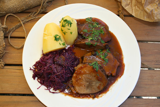 รูปภาพWildschweinbraten – เลือกดูภาพถ่ายสต็อก เวกเตอร์ และวิดีโอ367 ...
