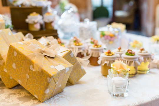 "Wedding Favor" Images – Browse 11,185 Stock Photos, Vectors, and Video ...