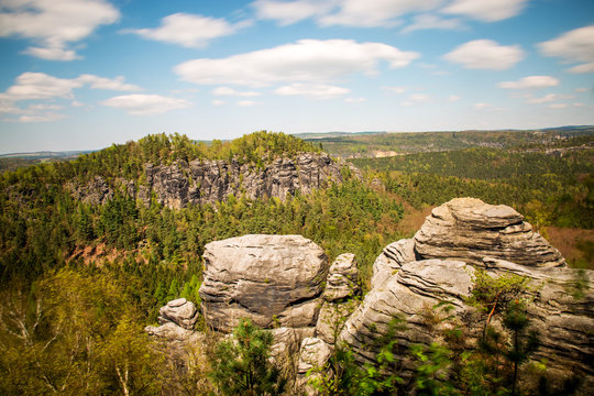 Felse bilder – Bläddra bland 283 stockfoton, vektorer och videor ...