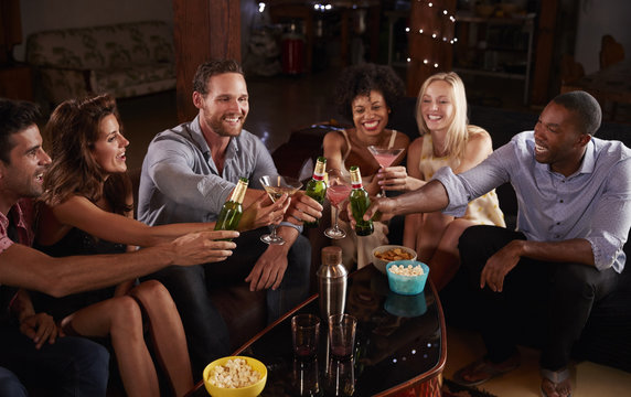 รูปภาพ"Making A Toast" – เลือกดูภาพถ่ายสต็อก เวกเตอร์ และวิดีโอ3,161 ...