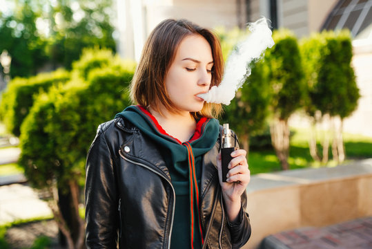 Esmoke bilder – Bläddra bland 1,067 stockfoton, vektorer och videor ...