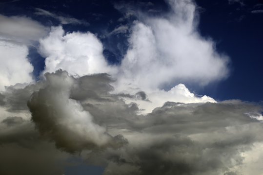 Moln bilder – Bläddra bland 582 stockfoton, vektorer och videor | Adobe ...