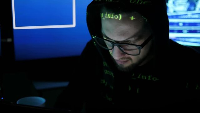 Criminal Hacker Bilder Durchsuchen 21 Archivfotos Vektorgrafiken