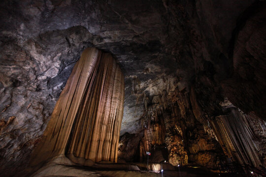 รูปภาพStalactite – เลือกดูภาพถ่ายสต็อก เวกเตอร์ และวิดีโอ48,814 | Adobe ...