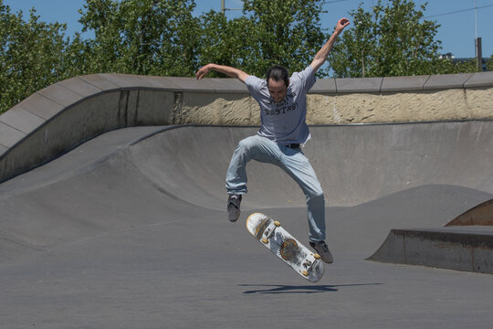 Kickflip Bilder – Durchsuchen 6,756 Archivfotos, Vektorgrafiken und ...