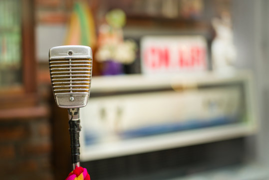 Old Style Microphone Images – Browse 24,223 Stock Photos, Vectors, and ...