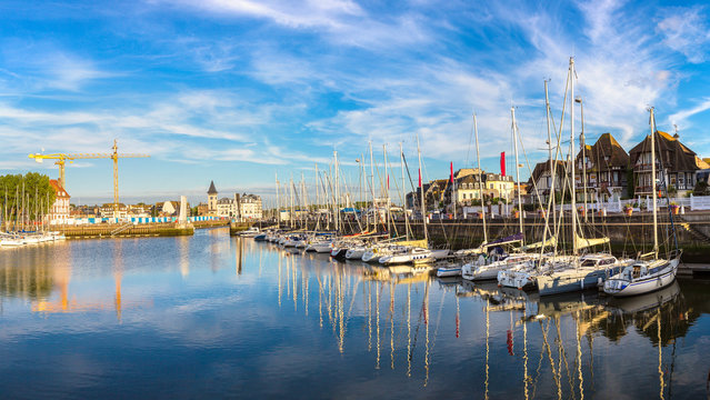 Touques Images – Browse 116,182 Stock Photos, Vectors, and Video ...