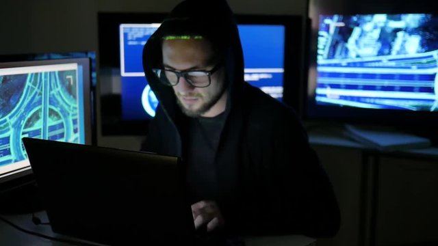 "Criminal Hacker" Bilder – Durchsuchen 8 Archivfotos, Vektorgrafiken und Videos | Adobe Stock