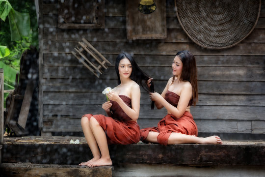 Afbeeldingen Over Thai Women Blader In Stockfotos Vectoren En Videos Over 219 Adobe Stock