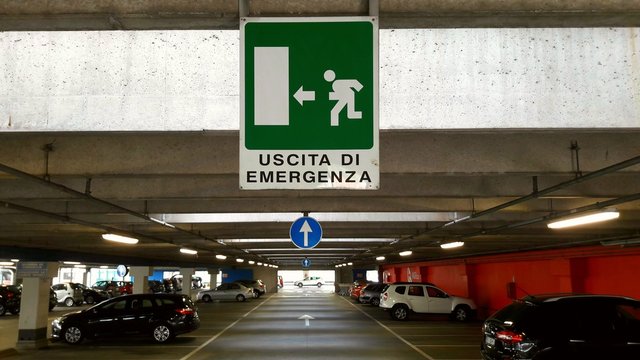 "Uscita Di Emergenza" Images – Browse 37 Stock Photos, Vectors, and ...