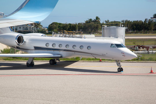 Privat-Jet Images – Browse 4 Stock Photos, Vectors, and Video | Adobe Stock