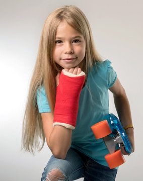 Gipsarm - Images et vidéos libres de droits | Adobe Stock