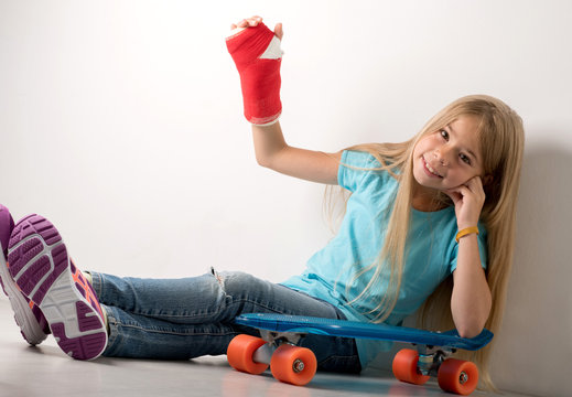 Gipsarm-Bilder: Stock-Fotos & -Videos. | Adobe Stock