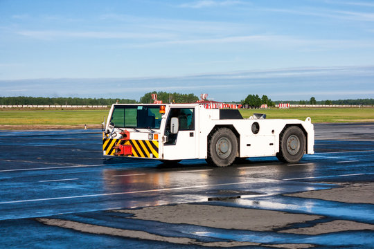 Pushback Billeder – Gennemse 1,476 stockfotos, vektorer og videoer ...