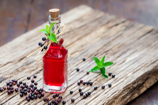 Holunderschnaps Bilder – Durchsuchen 605 Archivfotos, Vektorgrafiken ...