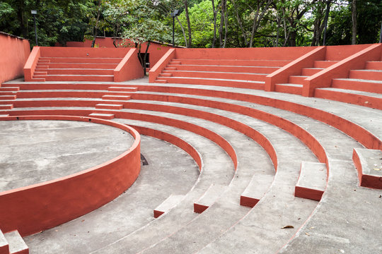 Amphiteater Bilder – Durchsuchen 587 Archivfotos, Vektorgrafiken und ...