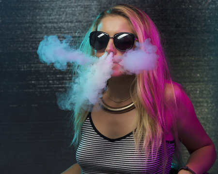 Female Vaping Images – Browse 15,362 Stock Photos, Vectors, and Video ...