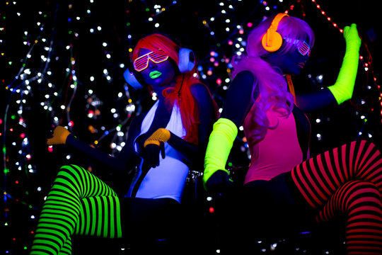 Raver Bilder – Durchsuchen 3,358 Archivfotos, Vektorgrafiken und Videos ...