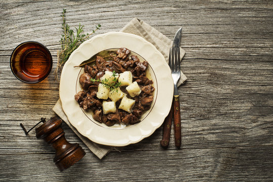 Kalbsgulasch-Bilder: Stock-Fotos & -Videos. | Adobe Stock