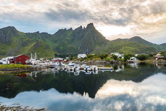 Ballstad bilder – Bläddra bland 595 stockfoton, vektorer och videor ...