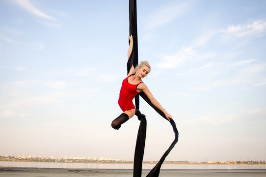 Aerialist Bilder – Durchsuchen 16,171 Archivfotos, Vektorgrafiken und ...