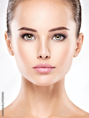 "Front portrait of beautiful woman with clen fresh face" Immagini e ...