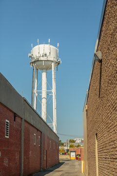 Afbeeldingen over "Water Tower" – Blader in stockfoto's, vectoren en ...