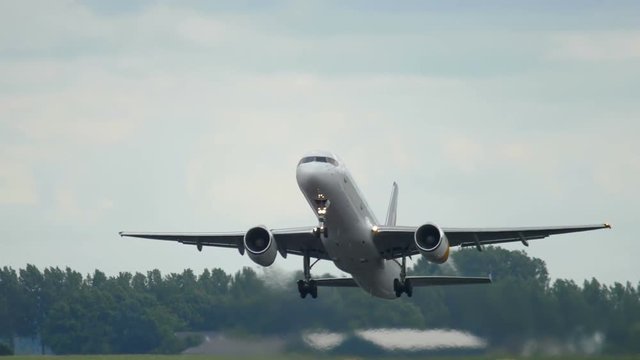 Imágenes de Take-Off: descubre bancos de fotos, ilustraciones, vectores ...